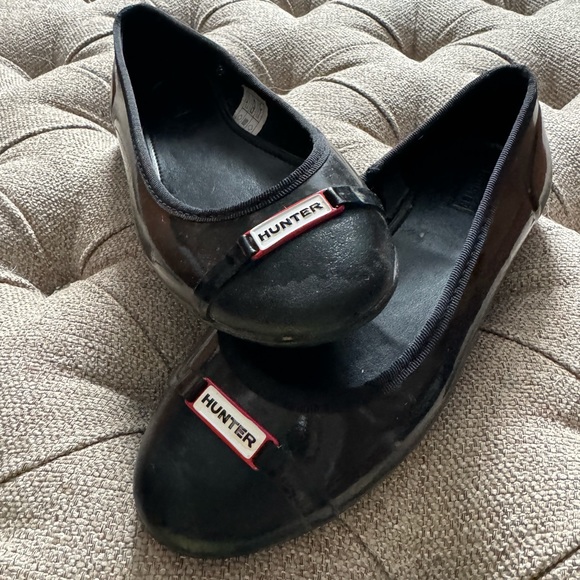 Hunter | Shoes | Hunter Blackbrown Rubber Logo Ballet Flats Sz 8 | Poshmark